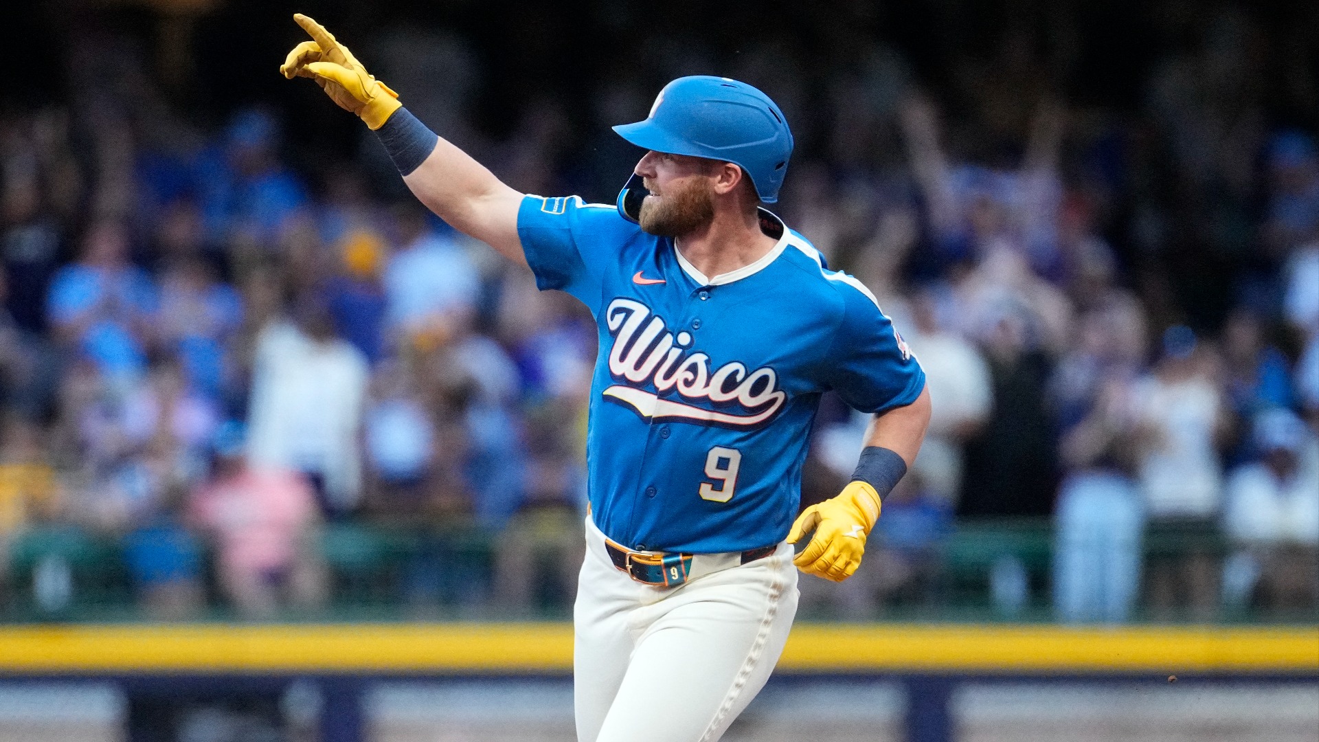 Jake Bauers shines as Brewers dominate Central Division race
