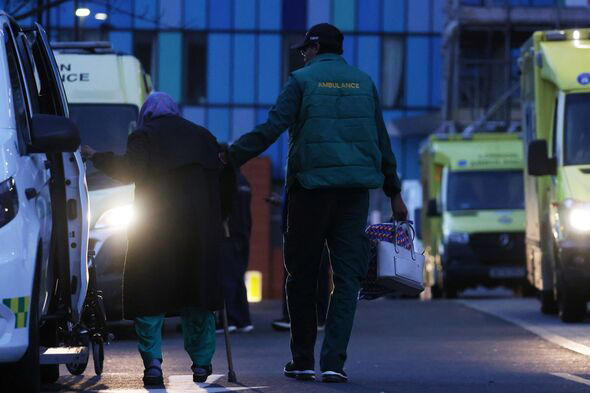 5-day NHS culture "costing lives" doctors warn