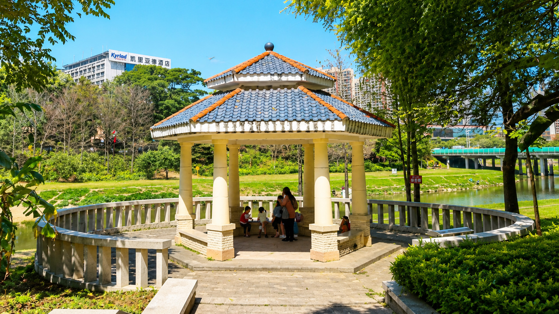 China’s blue roof pavilion hides a calm riverside family escape