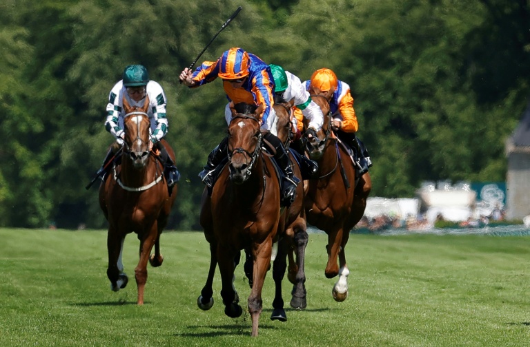 Diamond sparkles in French Oaks as Moore completes classic clean sweep