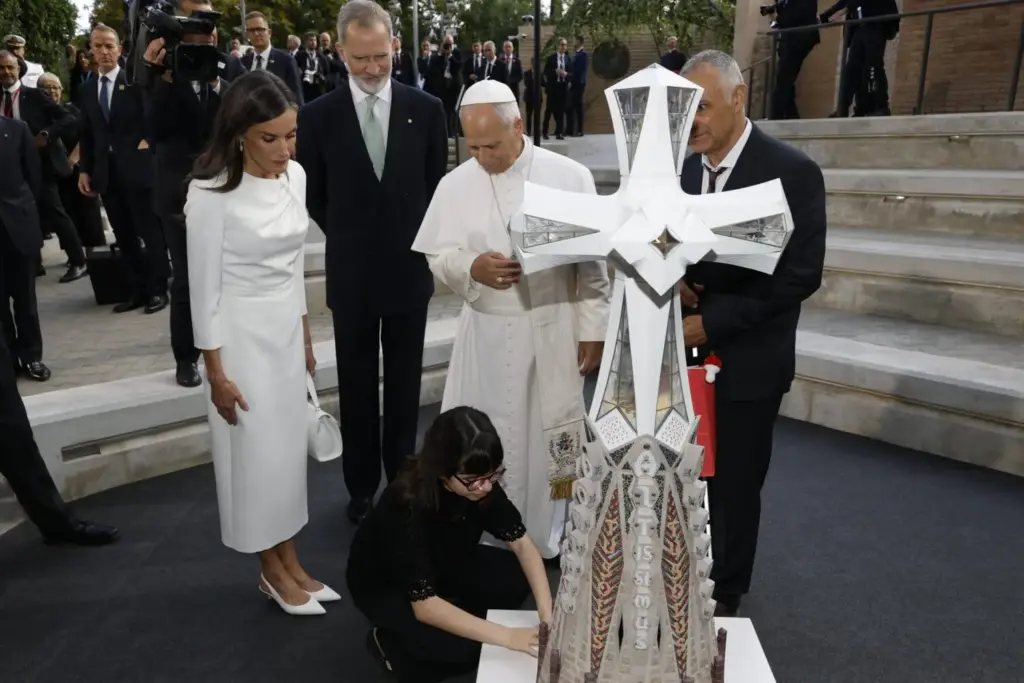 Muy calculada: El gesto de la reina Letizia con una niña con ...