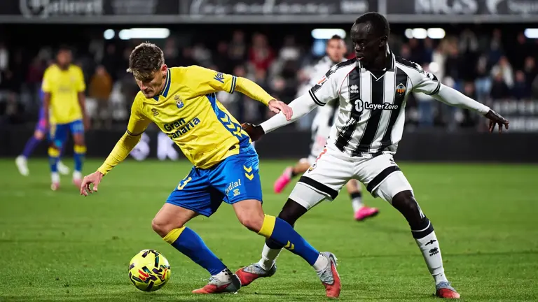 Así es la historia de superación de Awer Mabil: de nacer en un campo de ...