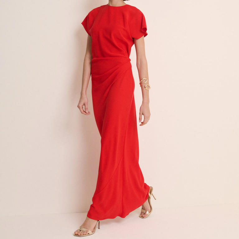 Pippa Middleton's hibiscus-red maxi dress is summer elegance in an outfit
