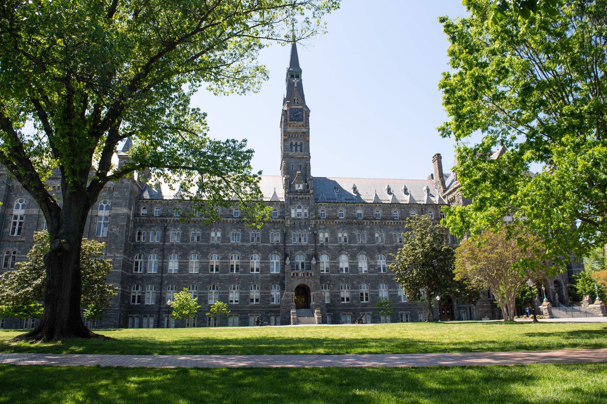 $100,000 a year to go to college? More students are thinking twice