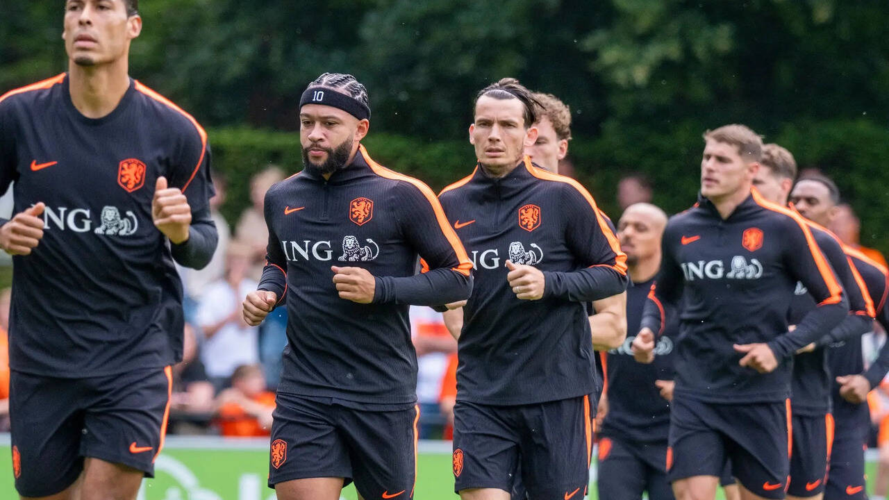 Memphis Depay and Bart Verbruggen ready for Netherlands' World Cup ...