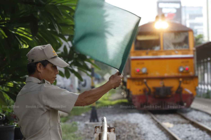 Automatic train braking planned for Bangkok's lethal level crossing