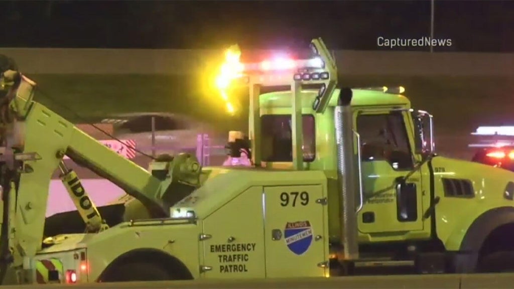 IDOT worker, driver injured in crash on Dan Ryan Expressway