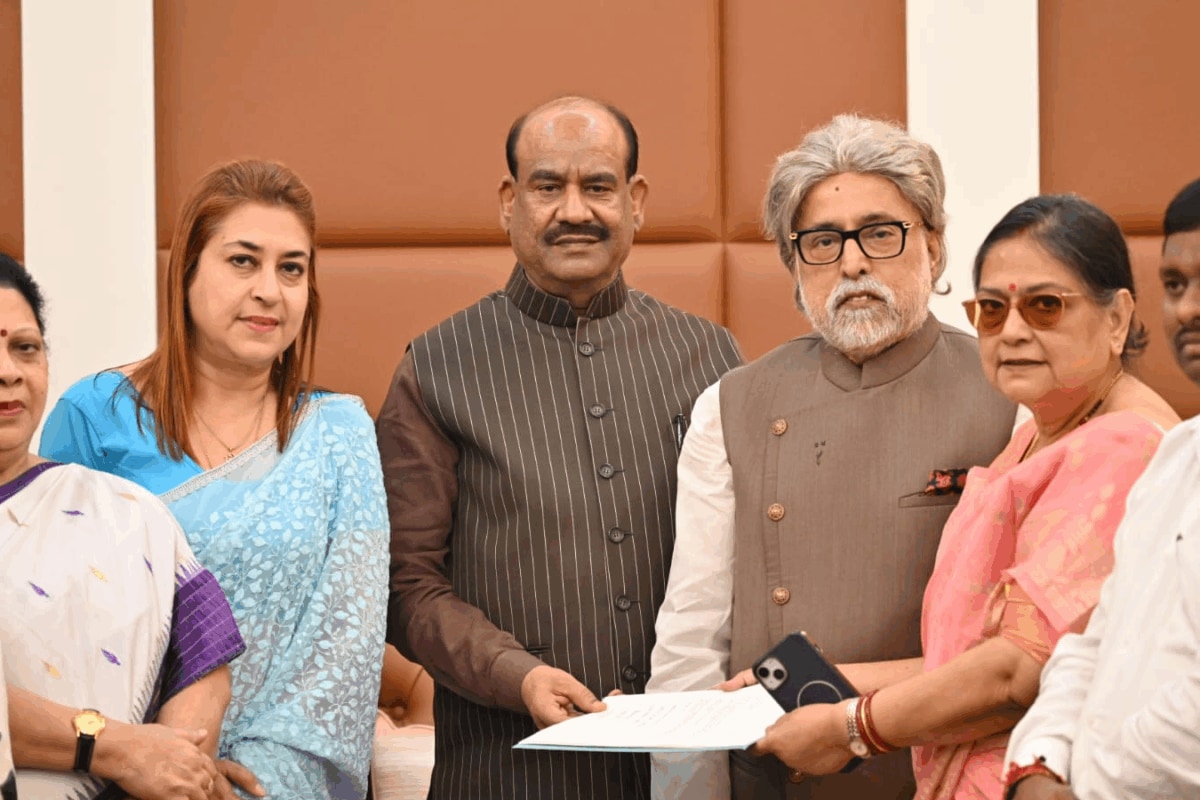 'Will work with NDA under PM Modi's leadership': Rebel TMC MPs after ...