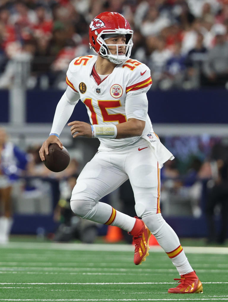 Patrick Mahomes, Travis Kelce send message after Chiefs teammate’s life ...