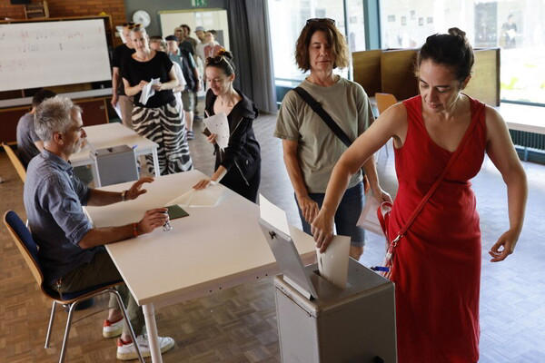 Referendum sull'immigrazione in Svizzera: respinto il limite ai 10 ...