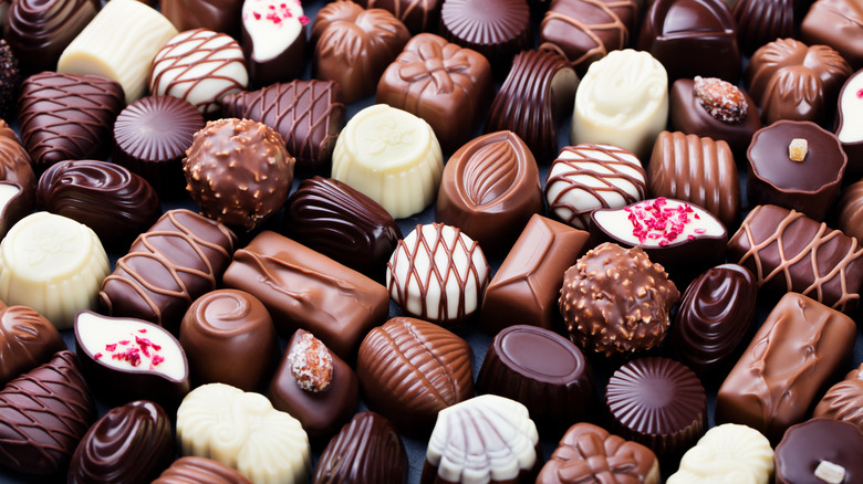 Aluminum foil is the key to making easy molds for chocolate candies