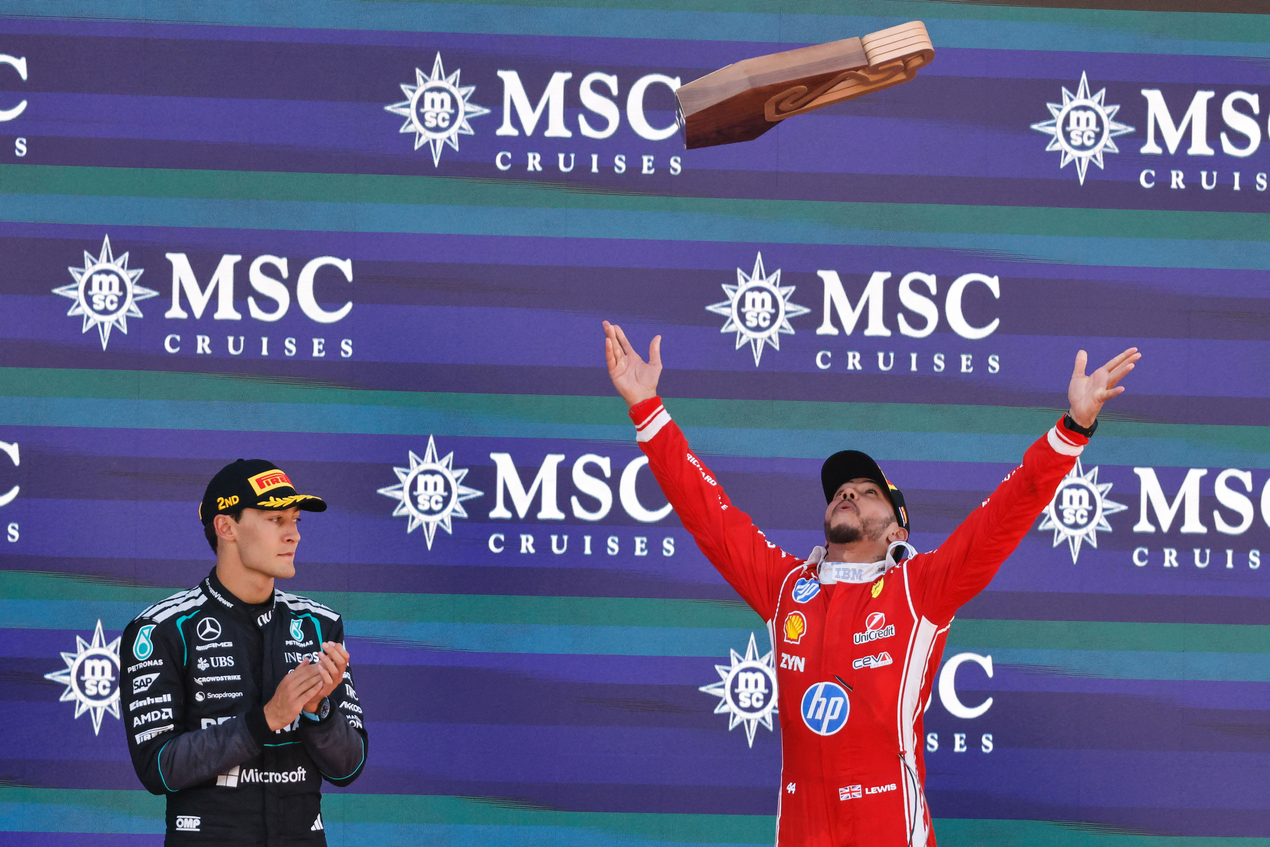 Hamilton celebra su primera victoria con Ferrari tras ganar el Gran ...