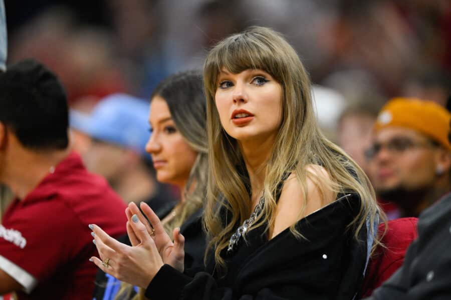 Taylor Swift, Travis Kelce’s behavior at major event draw attention