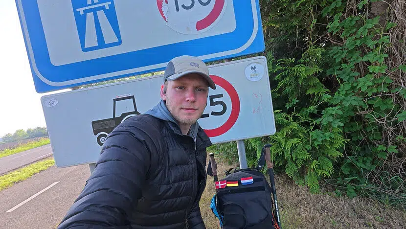 Mikkel går 40 kilometer om dagen indtil han rammer Marokko: "De første ...