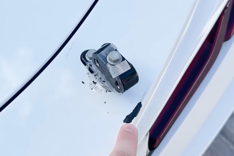 Darn: Some Chevy Corvette ZR1 owners report paint chipping at 180 mph ...