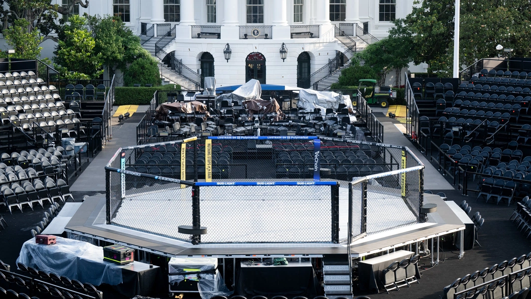 Pilot reports White House UFC lights created major flight hazard