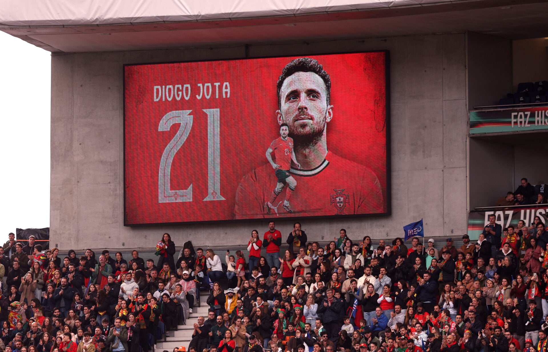 Prime minister gives Portugal players bracelets for tribute to Diogo ...