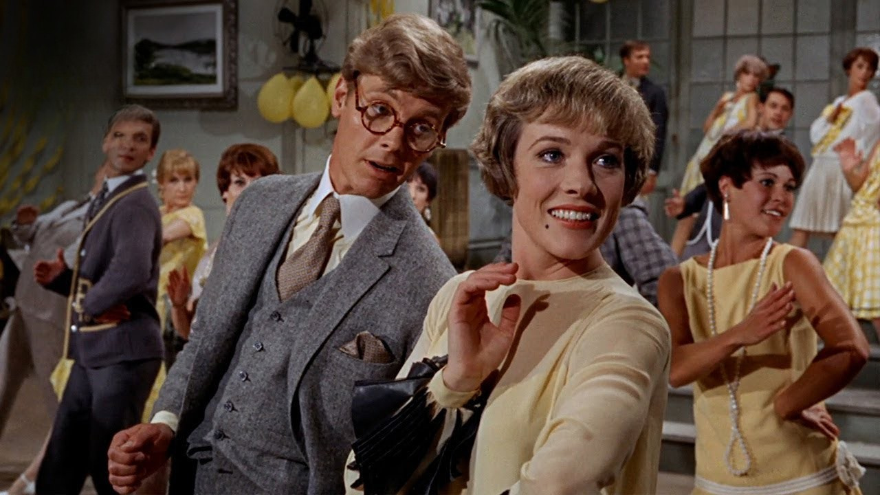 Julie Andrews and James Fox sing “The Tapioca” | Thoroughly Modern Millie