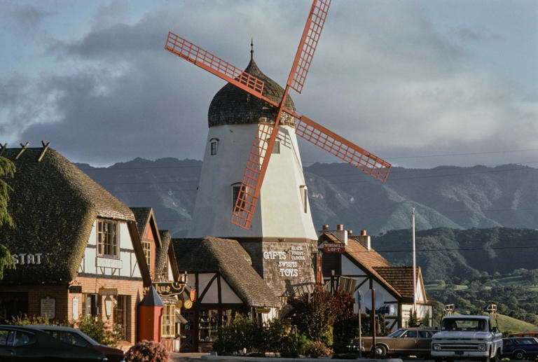 Dolly Parton’s ‘weekend retreat’ in ‘Danish capital of America’ Solvang ...