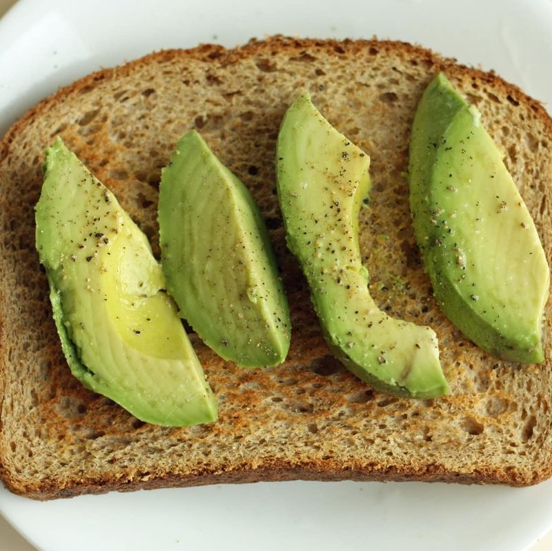 16 foods to serve with avocado for a filling breakfast