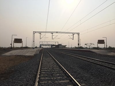 Four killed after jumping off train amid fire rumour, being run over by ...