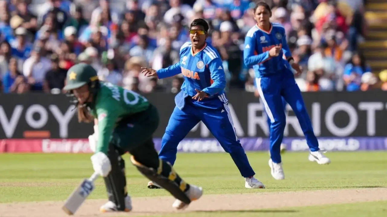 64-run hammering! Deepti Sharma and Richa Ghosh sink Pakistan as India ...