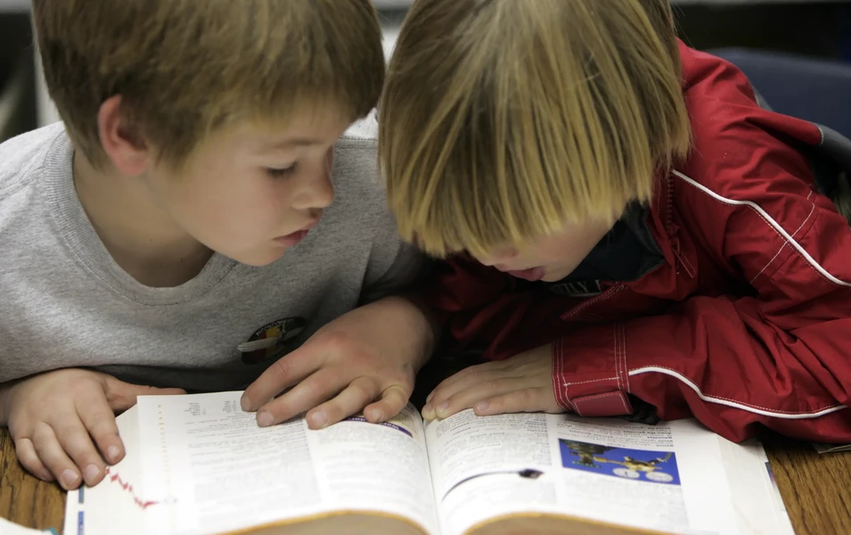 Professors warn of generational collapse in reading stamina