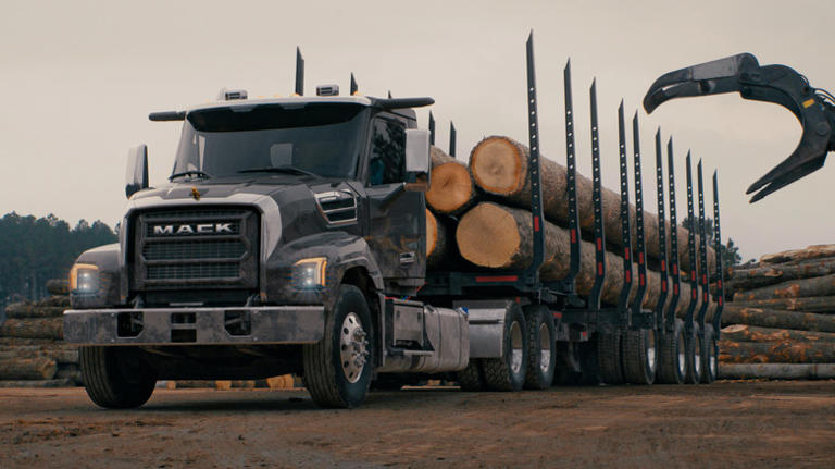 Mack vs Peterbilt: What's the difference between these semi-trucks?
