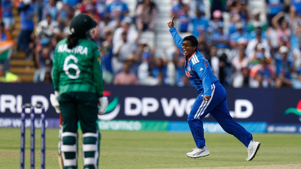 India strangle Pakistan with spin to begin T20 World Cup with statement win