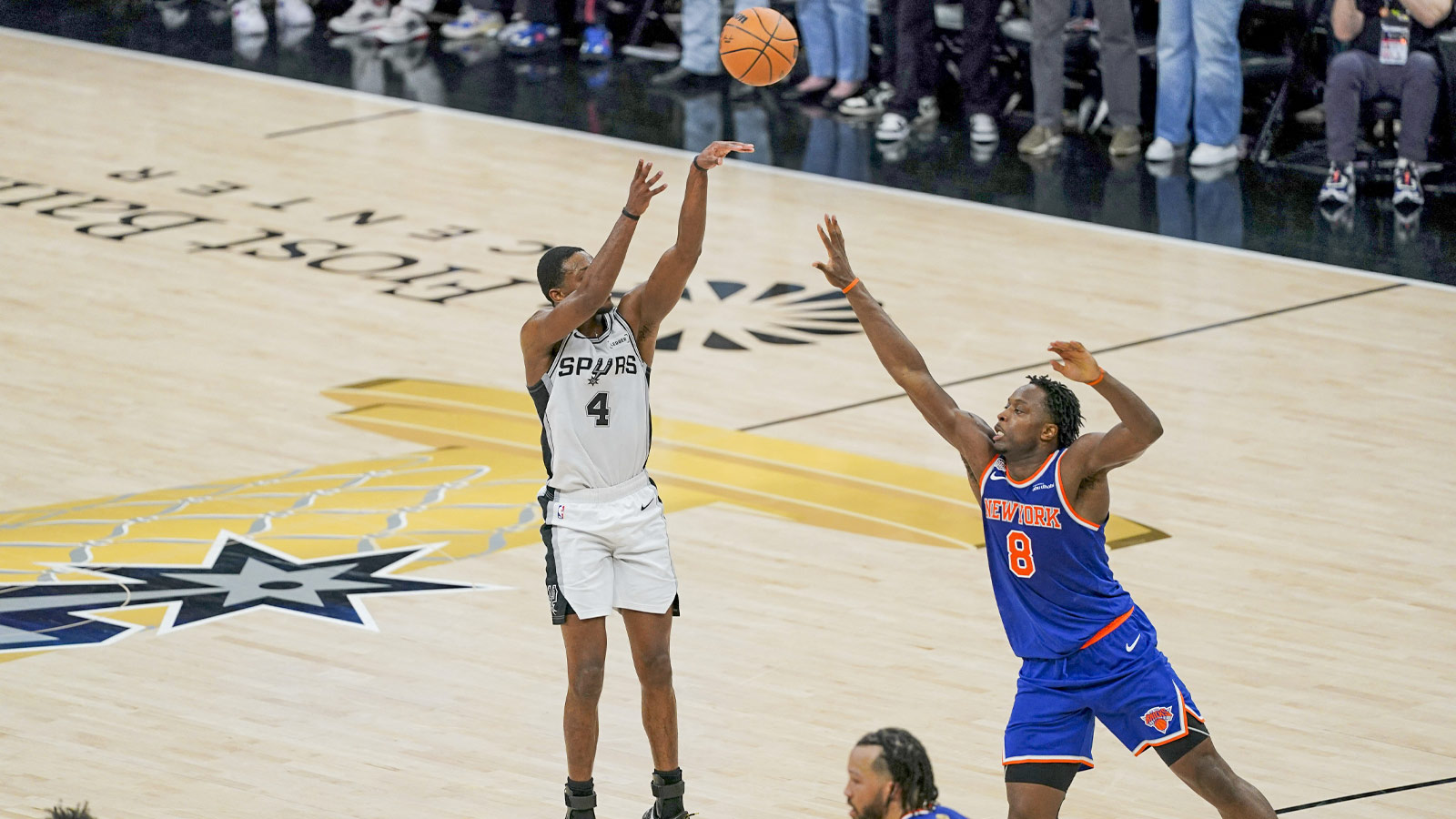 Spurs’ De’Aaron Fox links up with Mike Brown for Kings reunion after ...