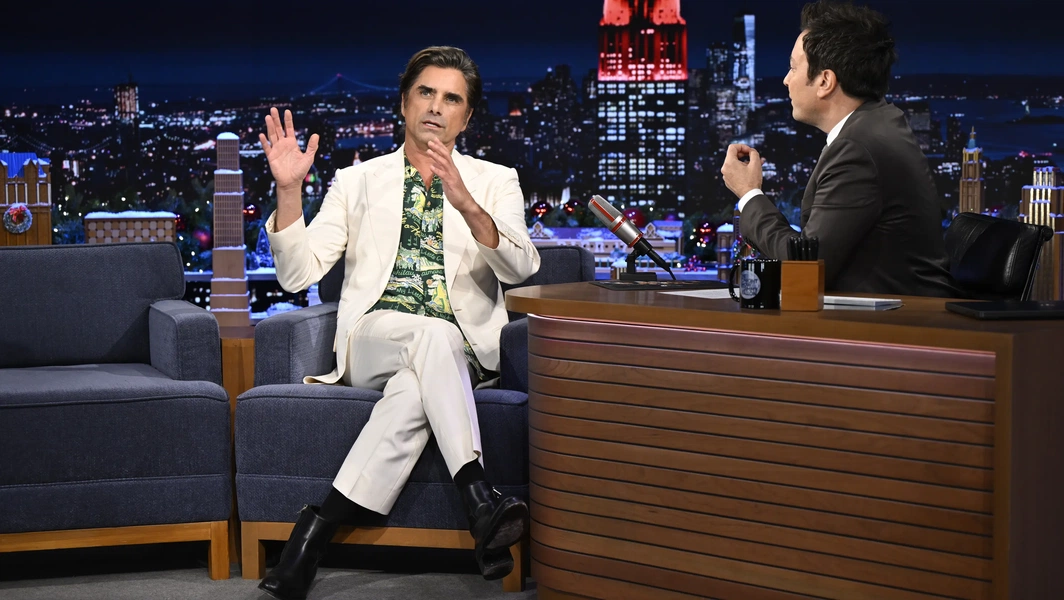 John Stamos recalls botched nose job and Jackson's surgeon fix