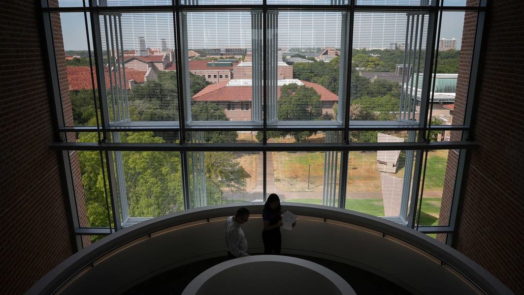Crews race to finish Rice's Chao College before fall deadline