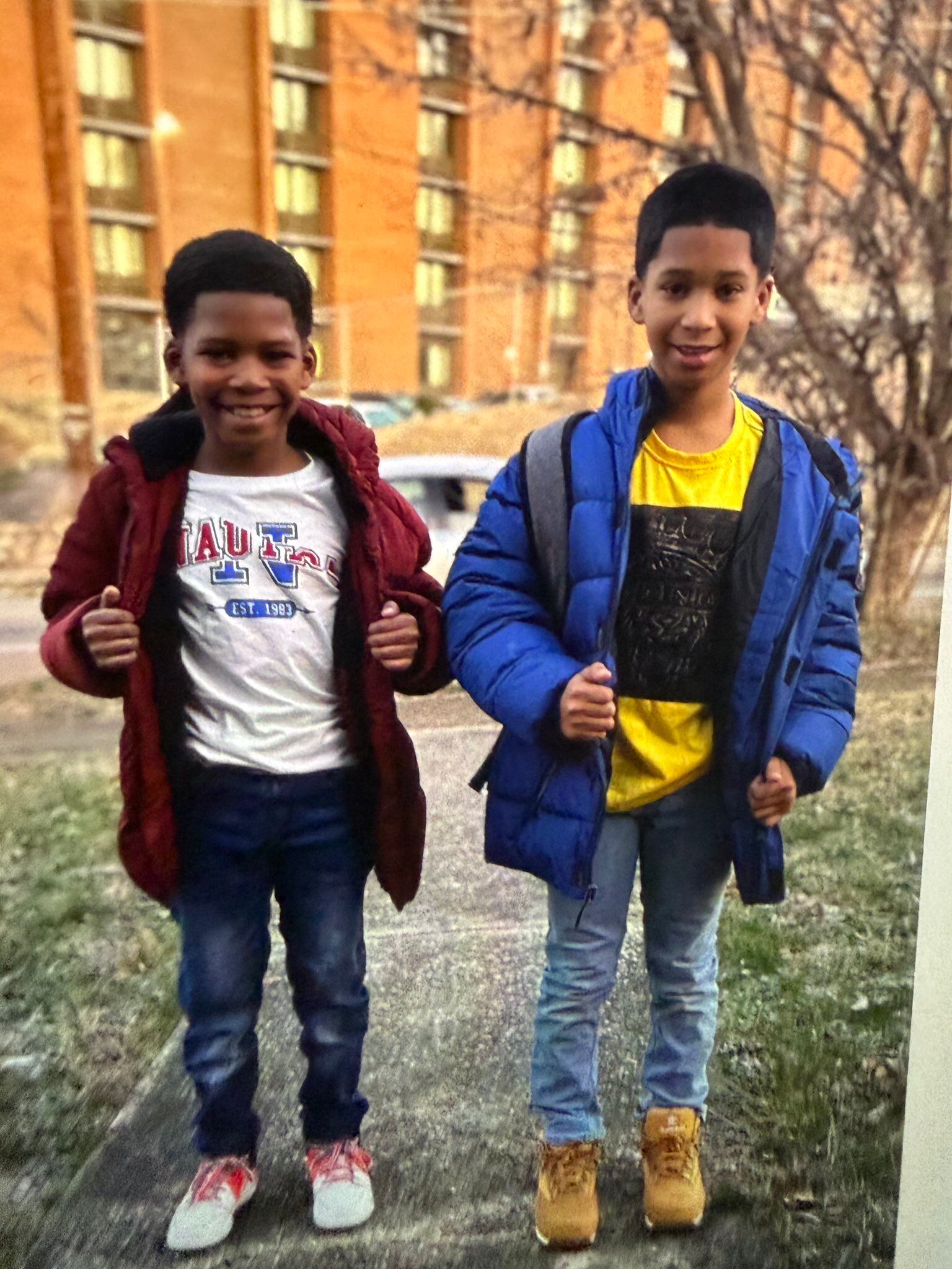 Knoxville police search for missing siblings who left home on foot