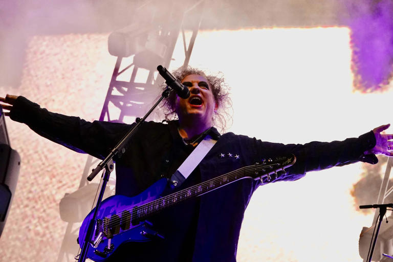 Oltre 40mila spettatori per i The Cure: Firenze Rocks 2026 chiude in ...