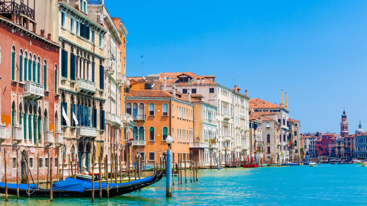 17 overhyped places around the world that travelers say need realistic ...