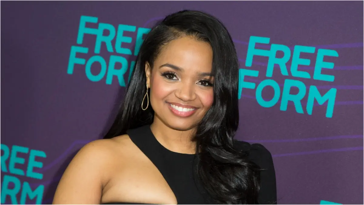 The dress: Kyla Pratt leaves fans speechless after flaunting her curves ...