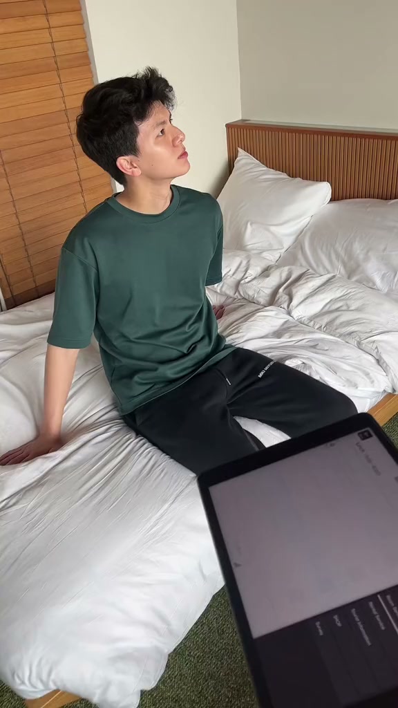 Asian parents vs White parents at fancy hotels
