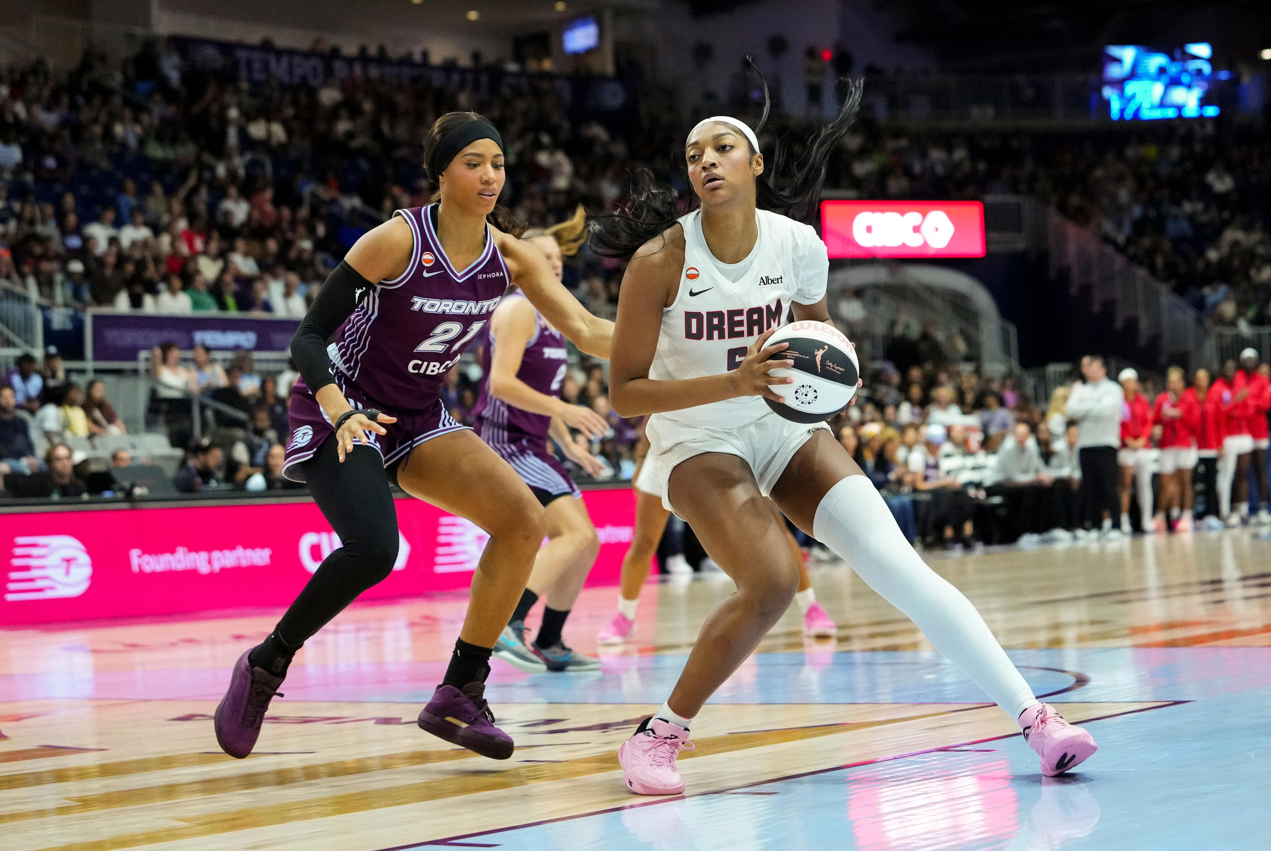 Former Lady Vol leads Toronto in scoring against Atlanta