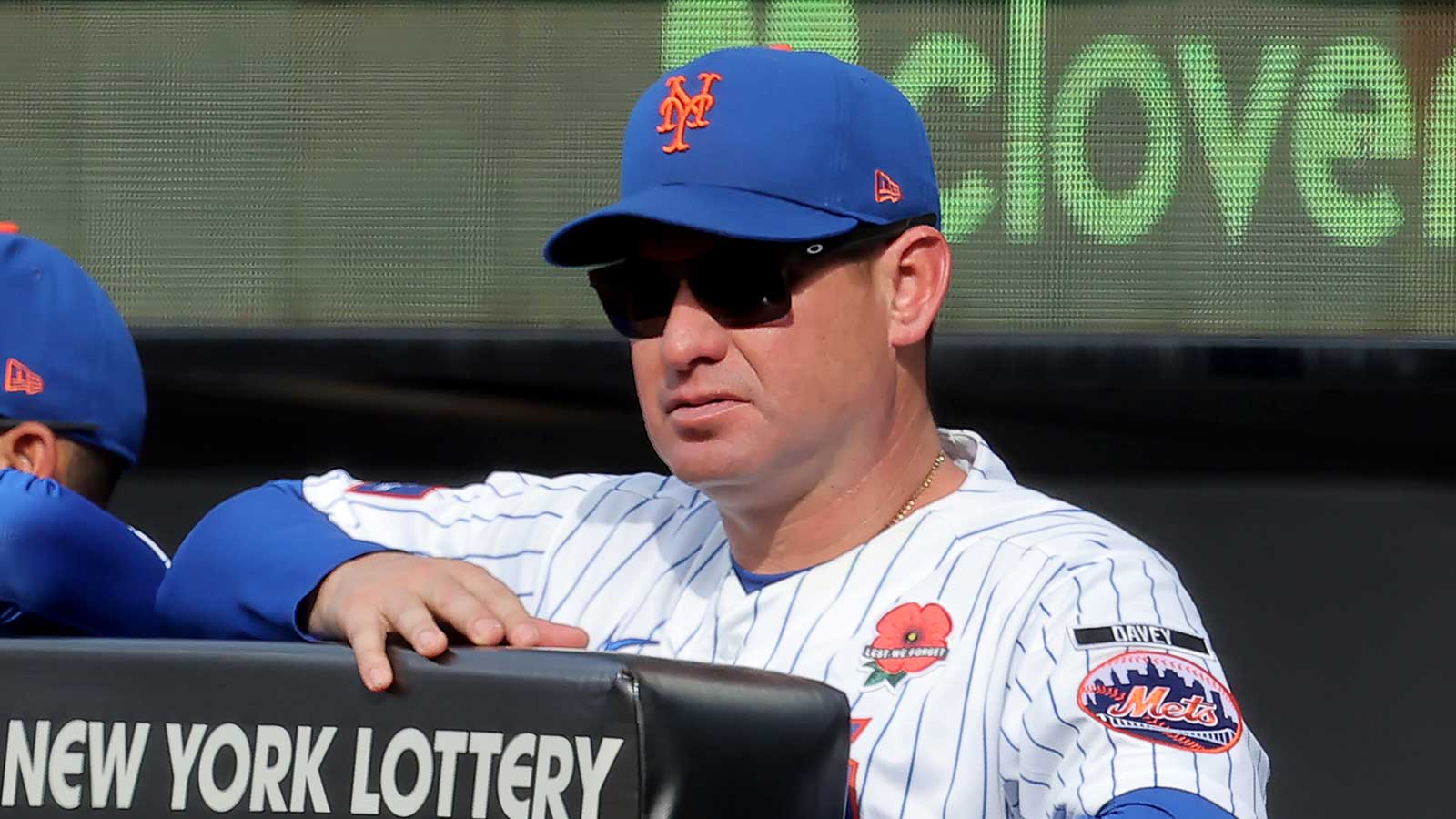 Mets manager Carlos Mendoza gives Mike Brown, Knicks flowers for ...