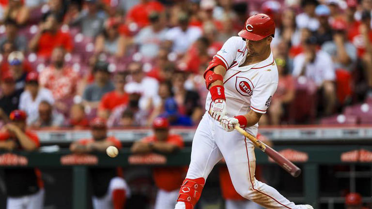 Reds drop fifth straight series, fall to Diamondbacks 5-3
