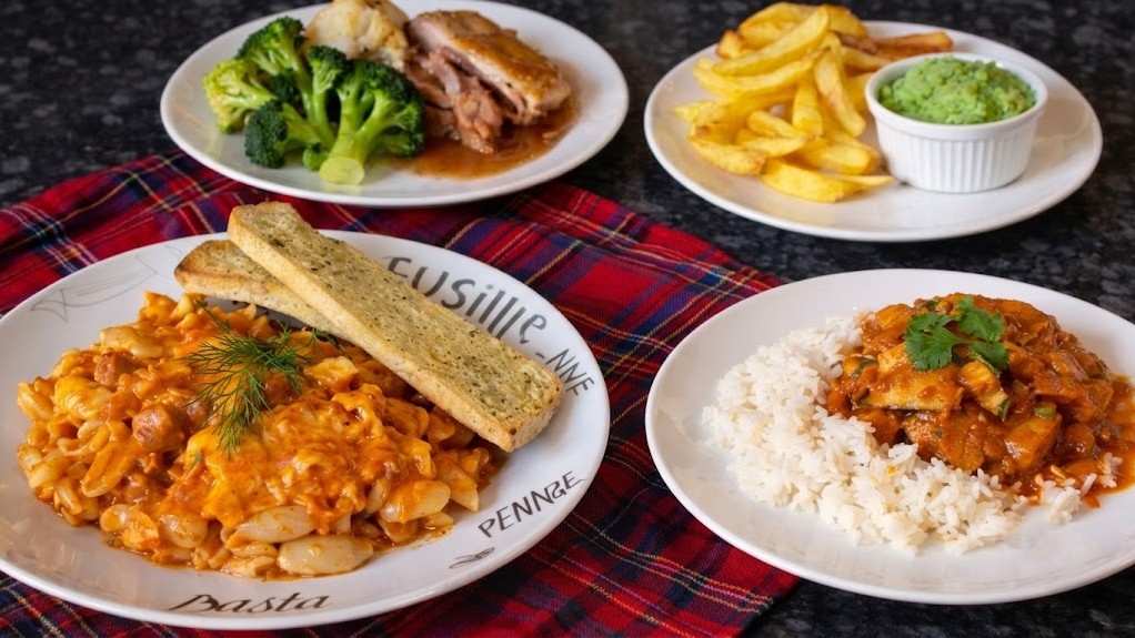 Cheeseburger pasta bake and cottage pies in a family meal week