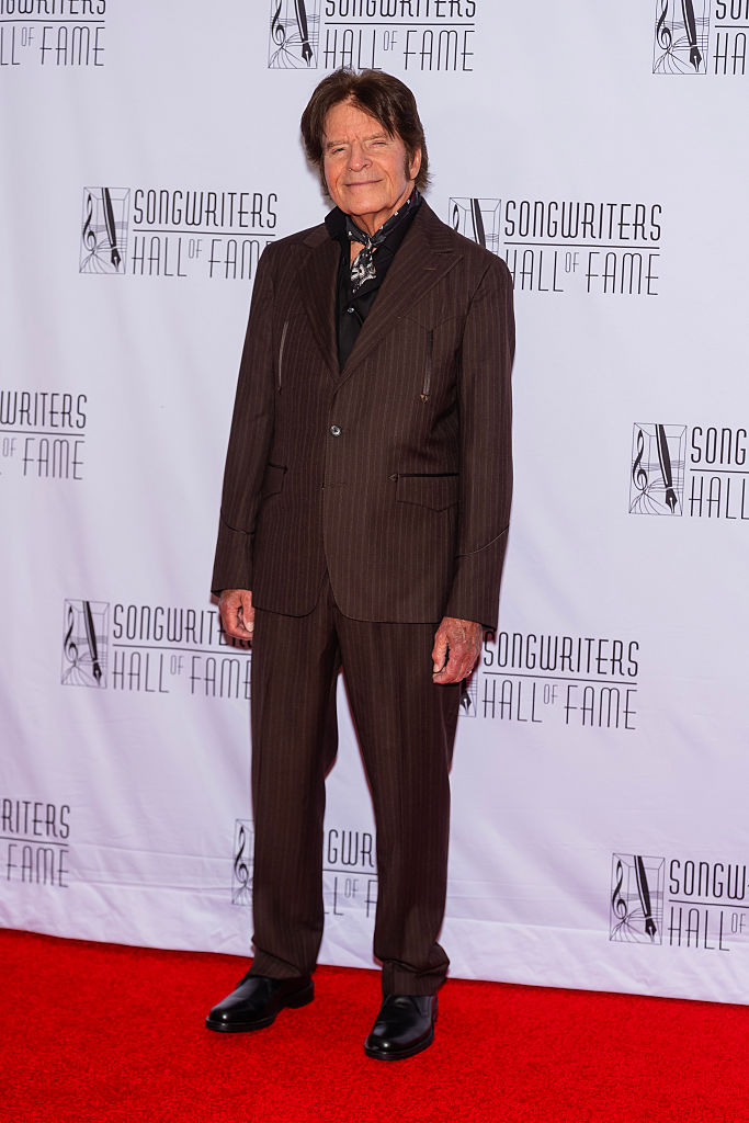 Red carpet: Taylor Swift at the Songwriters Hall of Fame Gala
