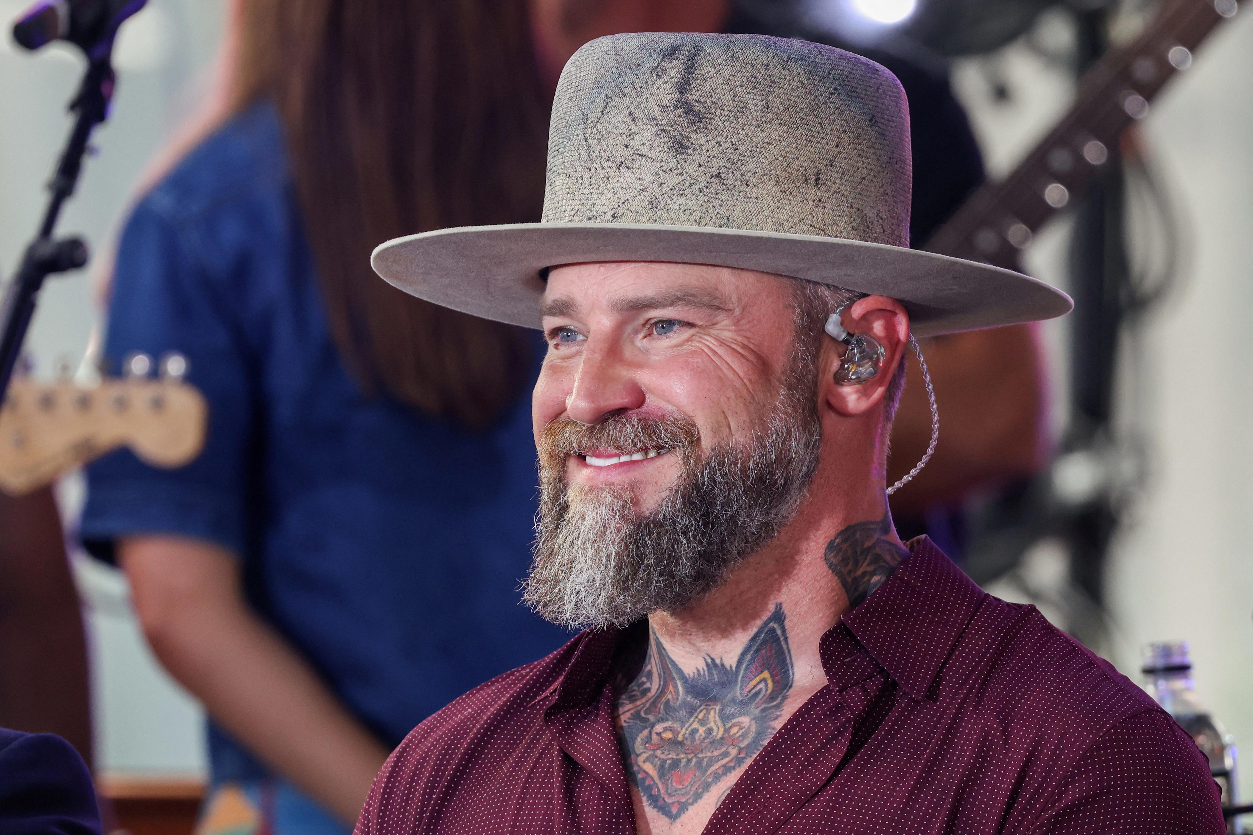 Watch Zac Brown sing national anthem at the White House UFC event