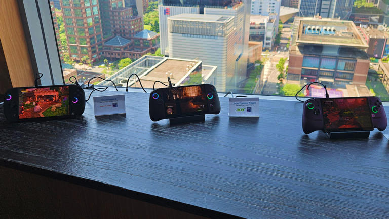 I played the future of PC gaming handhelds: The new Intel Arc G3 models ...