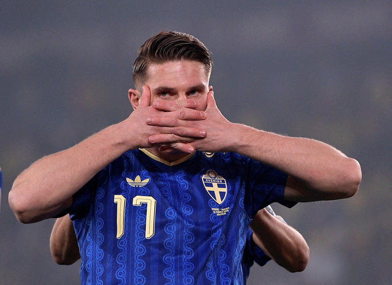Why does Viktor Gyökeres do a mask celebration? Mystery behind Sweden ...