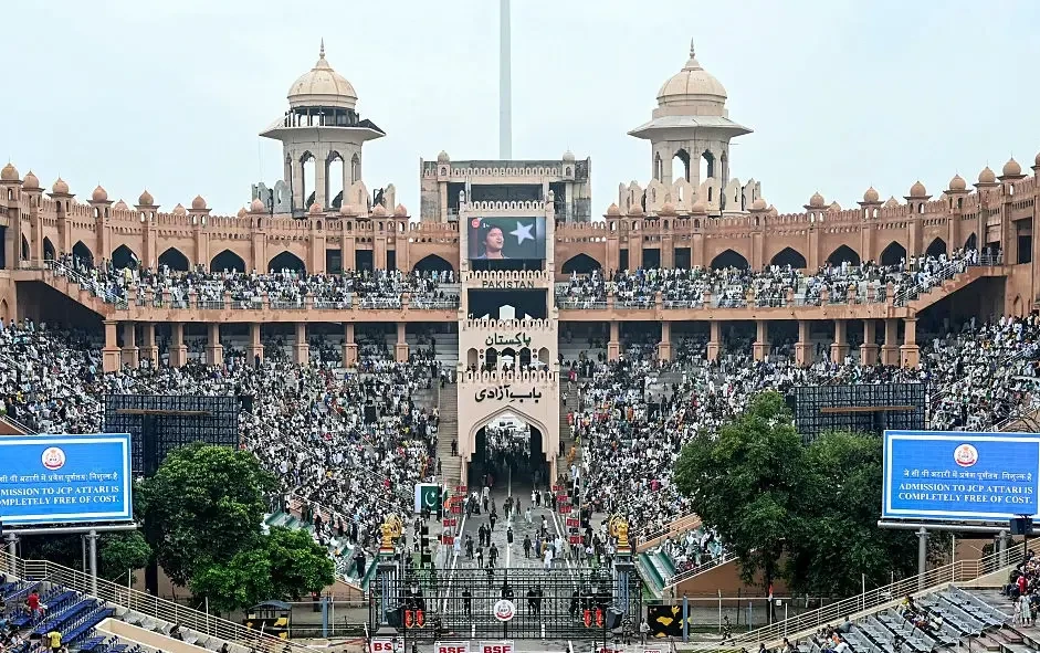 Pakistani fan’s Wagah meeting with Imtiaz Ali, AR Rahman goes viral