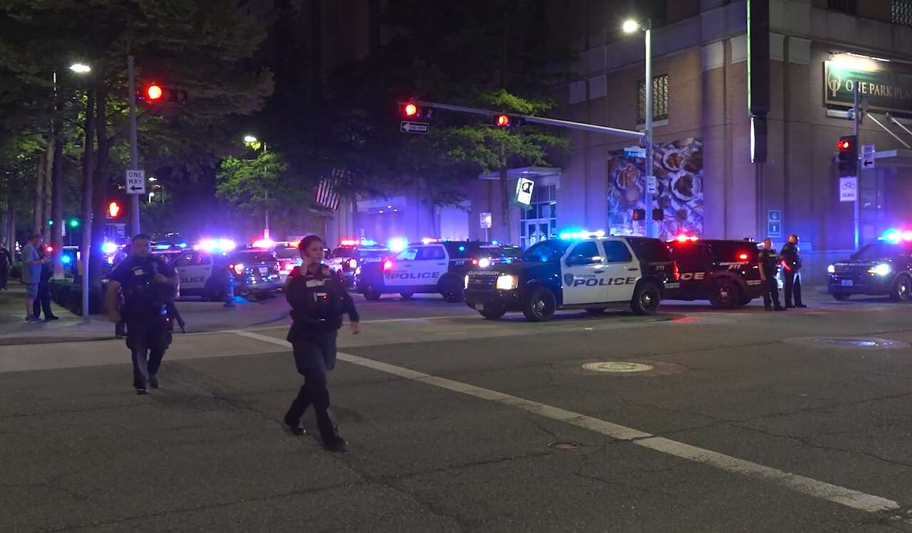 Houston police officers break up 'teenager takeover' at Discovery Green