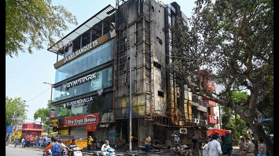 Blaze engulfs 4-storey Kalkaji commercial building after restaurant ...