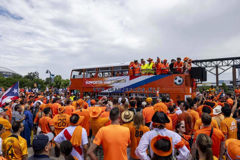 Netherlands soccer fans bring sea of orange to Dallas Stadium during ...