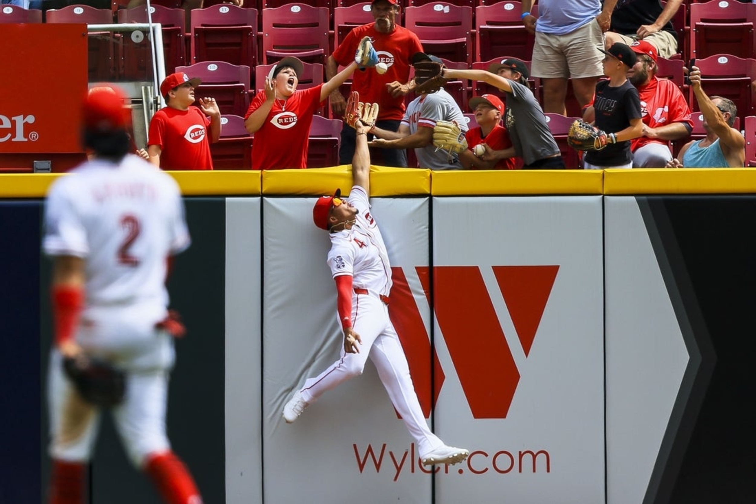 Three solo homers lift Diamondbacks past Reds